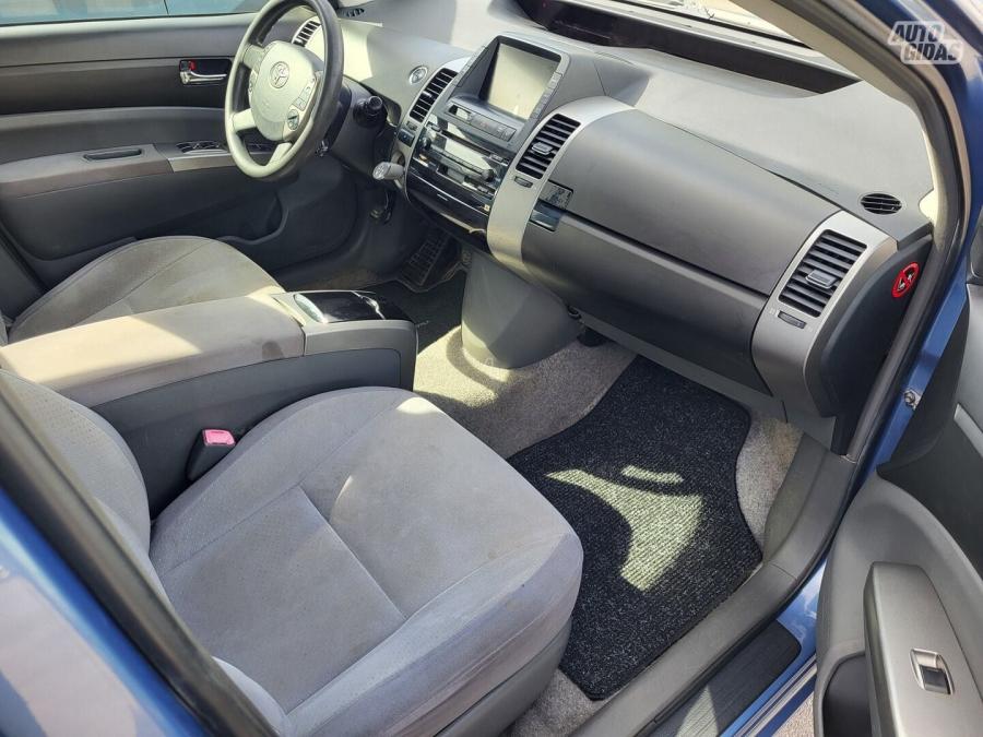 Zils Toyota Prius 2005 Viļņa, ar dzinēja tilpumu 1.50 L un nobraukumu 330 tūkst. km par 2450 €, foto 12 vietnē AUTOMOTO.COM.LV