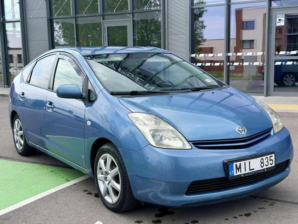 Zils Toyota Prius 2005 Viļņa, ar dzinēja tilpumu 1.50 L un nobraukumu 300 tūkst. km par 3500 €, foto 1 vietnē AUTOMOTO.COM.LV