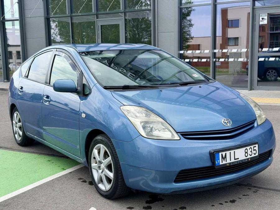 Zils Toyota Prius 2005 Viļņa, ar dzinēja tilpumu 1.50 L un nobraukumu 300 tūkst. km par 3500 €, foto 1 vietnē AUTOMOTO.COM.LV