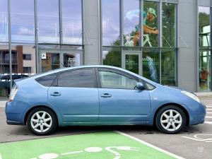 Zils Toyota Prius 2005 Viļņa, ar dzinēja tilpumu 1.50 L un nobraukumu 300 tūkst. km par 3500 €, foto 3 vietnē AUTOMOTO.COM.LV