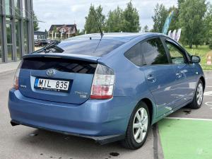Zils Toyota Prius 2005 Viļņa, ar dzinēja tilpumu 1.50 L un nobraukumu 300 tūkst. km par 3500 €, foto 4 vietnē AUTOMOTO.COM.LV