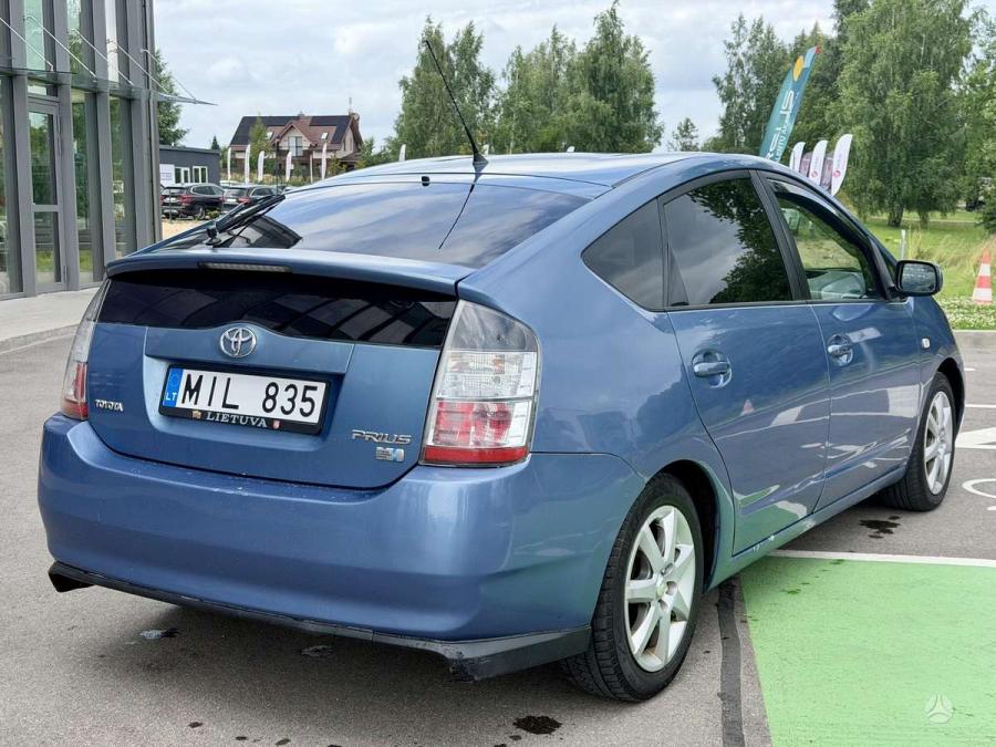 Zils Toyota Prius 2005 Viļņa, ar dzinēja tilpumu 1.50 L un nobraukumu 300 tūkst. km par 3500 €, foto 4 vietnē AUTOMOTO.COM.LV