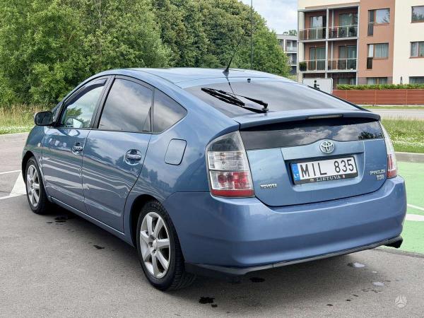 Zils Toyota Prius 2005 Viļņa, ar dzinēja tilpumu 1.50 L un nobraukumu 300 tūkst. km par 3500 €, foto 4 vietnē AUTOMOTO.COM.LV