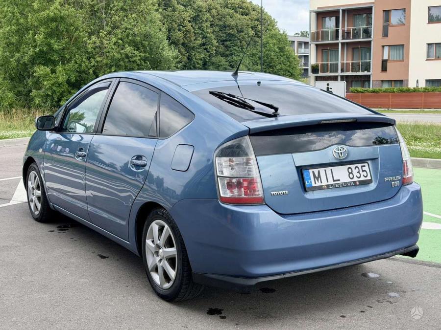 Zils Toyota Prius 2005 Viļņa, ar dzinēja tilpumu 1.50 L un nobraukumu 300 tūkst. km par 3500 €, foto 5 vietnē AUTOMOTO.COM.LV