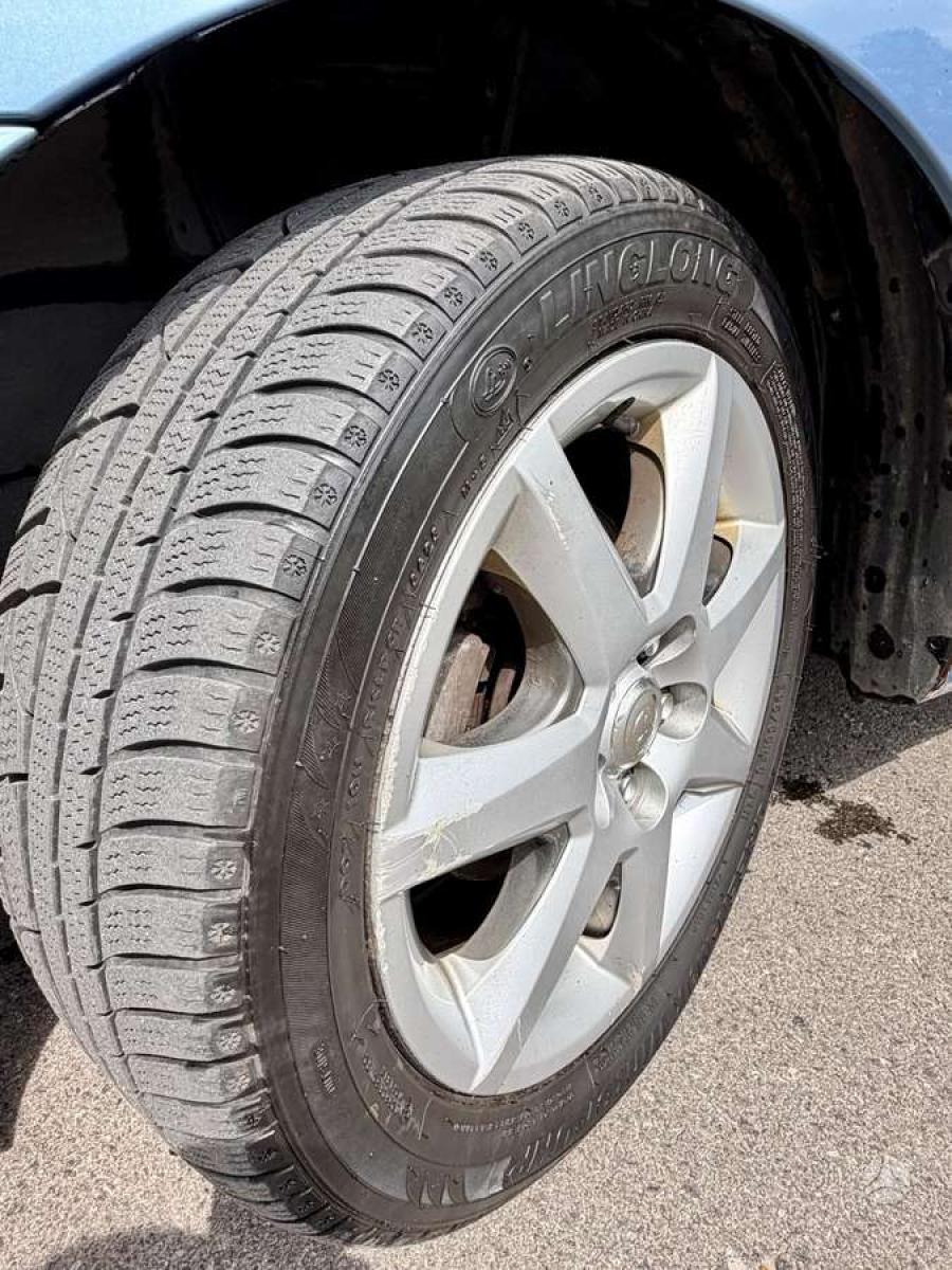 Zils Toyota Prius 2005 Viļņa, ar dzinēja tilpumu 1.50 L un nobraukumu 300 tūkst. km par 3500 €, foto 14 vietnē AUTOMOTO.COM.LV