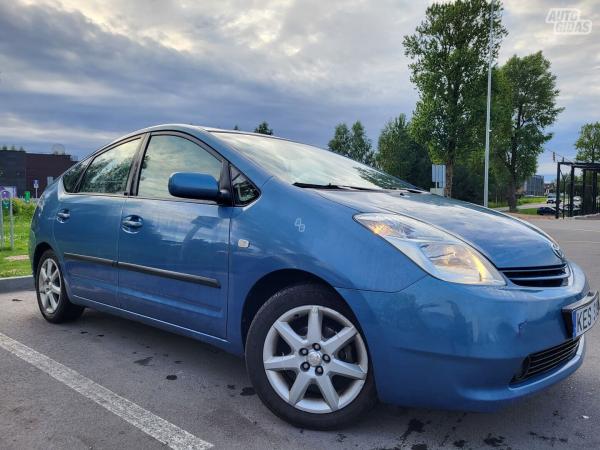 Zils Toyota Prius 2005 Viļņa, ar dzinēja tilpumu 1.50 L un nobraukumu 330 tūkst. km par 2650 €, foto 1 vietnē AUTOMOTO.COM.LV