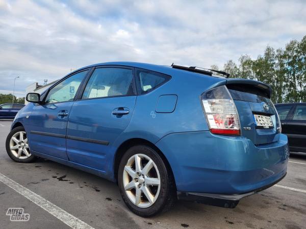 Zils Toyota Prius 2005 Viļņa, ar dzinēja tilpumu 1.50 L un nobraukumu 330 tūkst. km par 2650 €, foto 8 vietnē AUTOMOTO.COM.LV