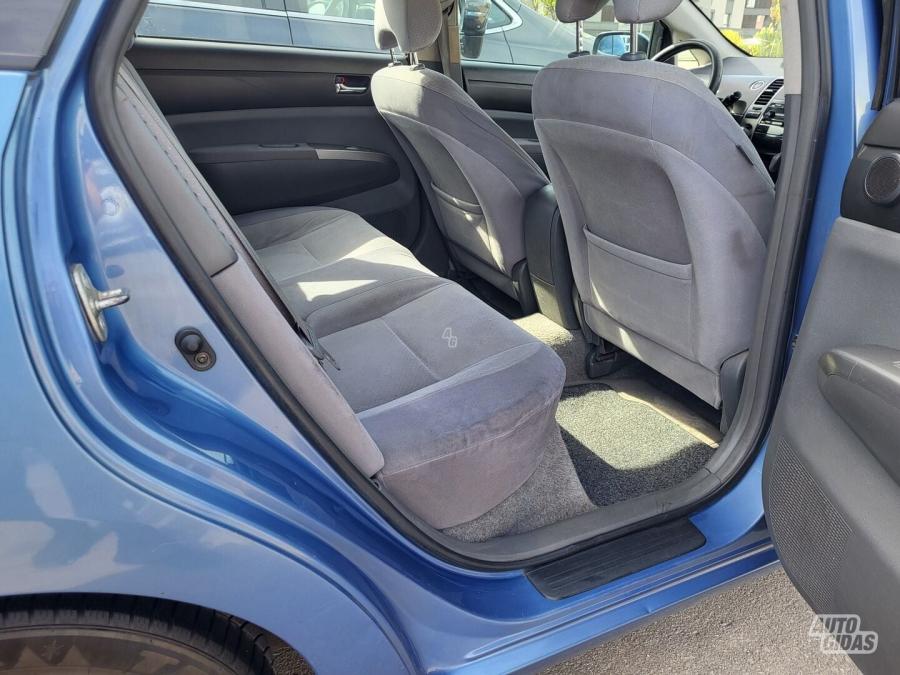 Zils Toyota Prius 2005 Viļņa, ar dzinēja tilpumu 1.50 L un nobraukumu 330 tūkst. km par 2650 €, foto 16 vietnē AUTOMOTO.COM.LV