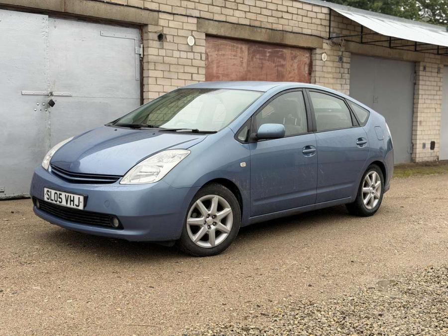 Zils Toyota Prius 2005 Šauļi, ar dzinēja tilpumu 1.50 L un nobraukumu 430 tūkst. km par 850 €, foto 3 vietnē AUTOMOTO.COM.LV