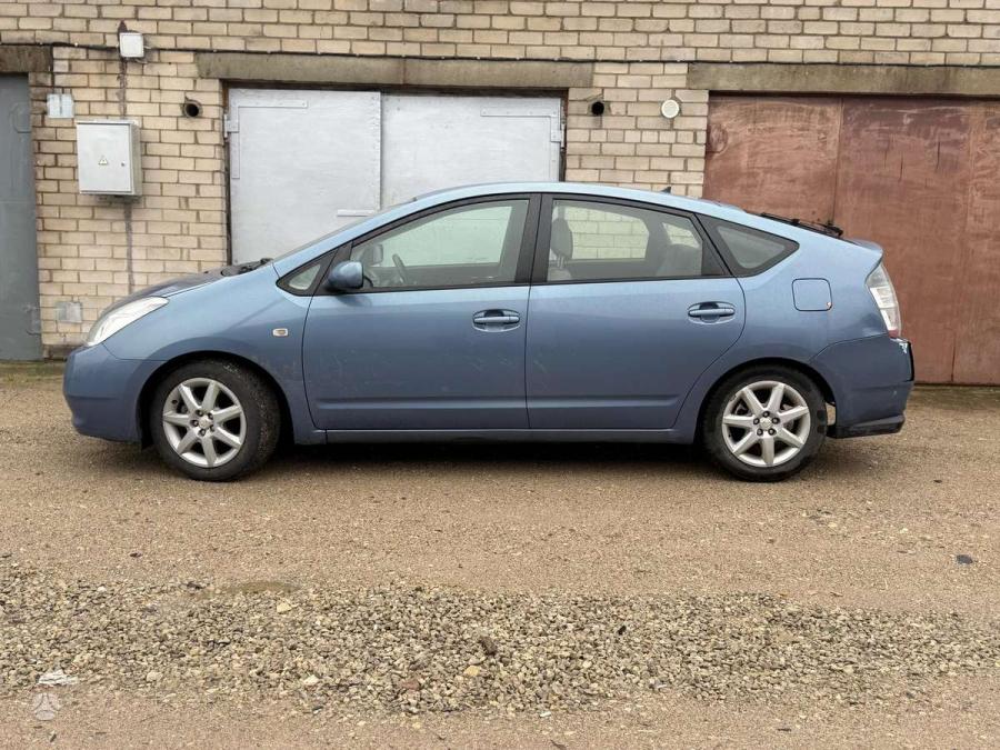 Zils Toyota Prius 2005 Šauļi, ar dzinēja tilpumu 1.50 L un nobraukumu 430 tūkst. km par 850 €, foto 4 vietnē AUTOMOTO.COM.LV