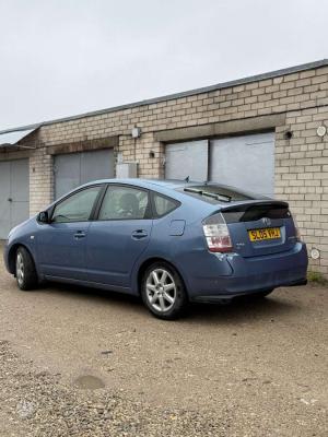 Zils Toyota Prius 2005 Šauļi, ar dzinēja tilpumu 1.50 L un nobraukumu 430 tūkst. km par 850 €, foto 5 vietnē AUTOMOTO.COM.LV