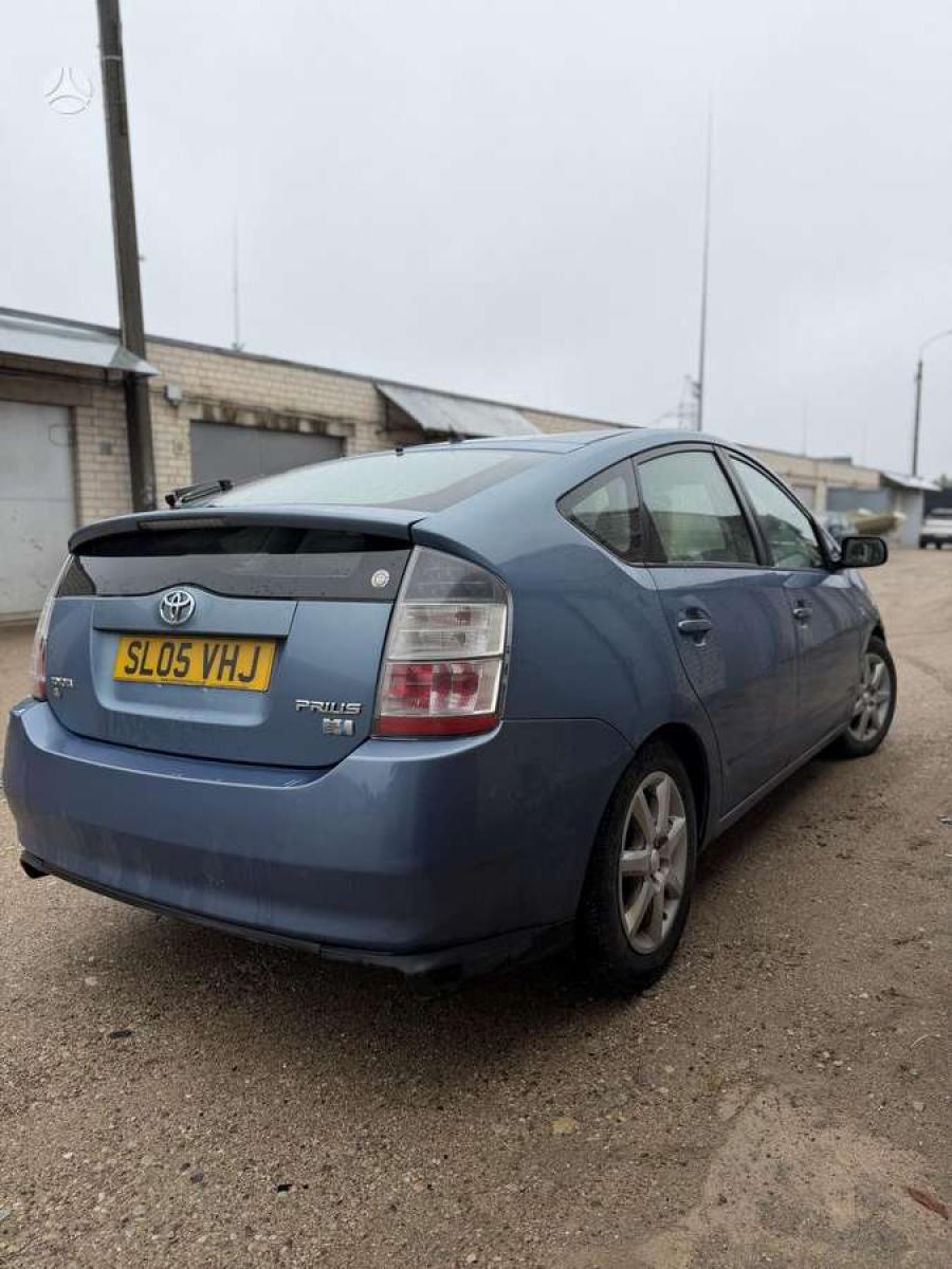 Zils Toyota Prius 2005 Šauļi, ar dzinēja tilpumu 1.50 L un nobraukumu 430 tūkst. km par 850 €, foto 7 vietnē AUTOMOTO.COM.LV