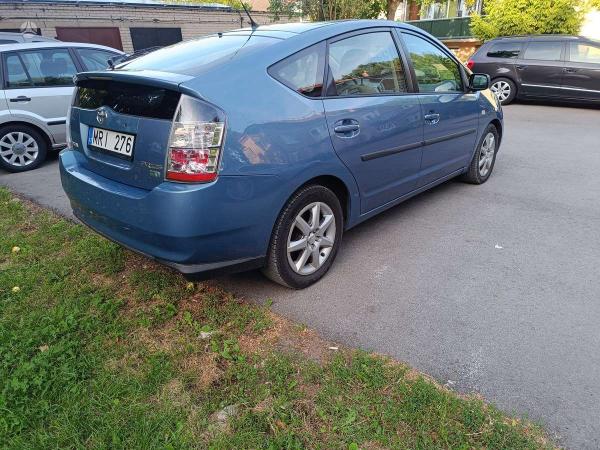 Zils Toyota Prius 2005 Klaipėda, ar dzinēja tilpumu 1.50 L un nobraukumu 200 tūkst. km par 4250 €, foto 3 vietnē AUTOMOTO.COM.LV