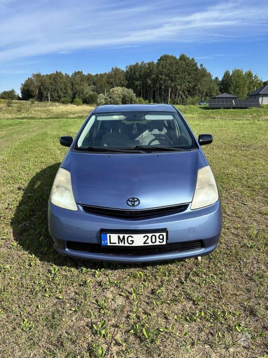 Blue Toyota Prius 2005 in Vilnius, with an engine capacity of 0.00 L and mileage of 333 thousand km for 2550 €, photo 3 on AUTOMOTO.COM.LV