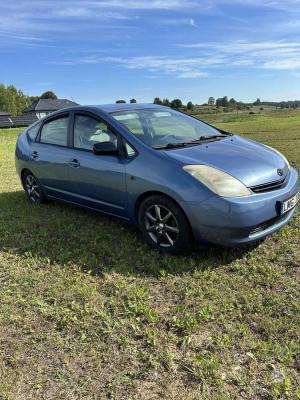 Blue Toyota Prius 2005 in Vilnius, with an engine capacity of 0.00 L and mileage of 333 thousand km for 2550 €, photo 4 on AUTOMOTO.COM.LV