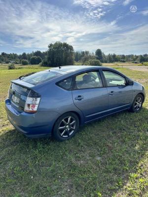 Blue Toyota Prius 2005 in Vilnius, with an engine capacity of 0.00 L and mileage of 333 thousand km for 2550 €, photo 5 on AUTOMOTO.COM.LV