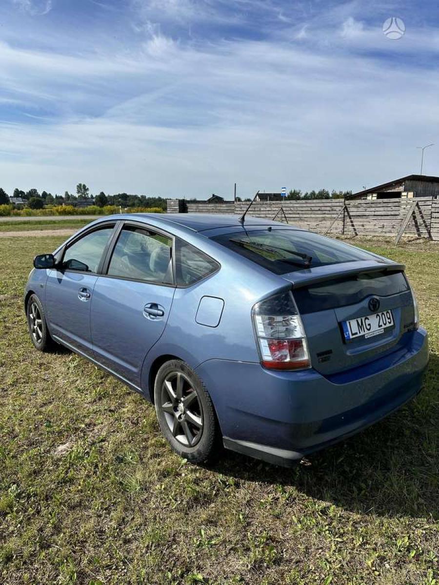 Blue Toyota Prius 2005 in Vilnius, with an engine capacity of 0.00 L and mileage of 333 thousand km for 2550 €, photo 6 on AUTOMOTO.COM.LV