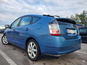 Blue Toyota Prius 2006 in Vilnius, with an engine capacity of 1.50 L and mileage of 330 thousand km for 2650 €, photo 5 on AUTOMOTO.COM.LV