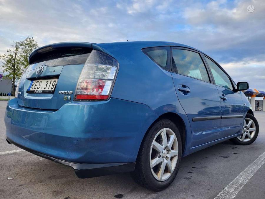 Blue Toyota Prius 2006 in Vilnius, with an engine capacity of 1.50 L and mileage of 330 thousand km for 2650 €, photo 7 on AUTOMOTO.COM.LV