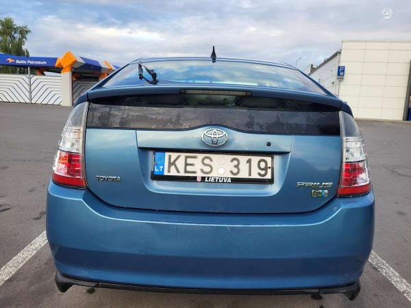 Blue Toyota Prius 2006 in Vilnius, with an engine capacity of 1.50 L and mileage of 330 thousand km for 2650 €, photo 9 on AUTOMOTO.COM.LV