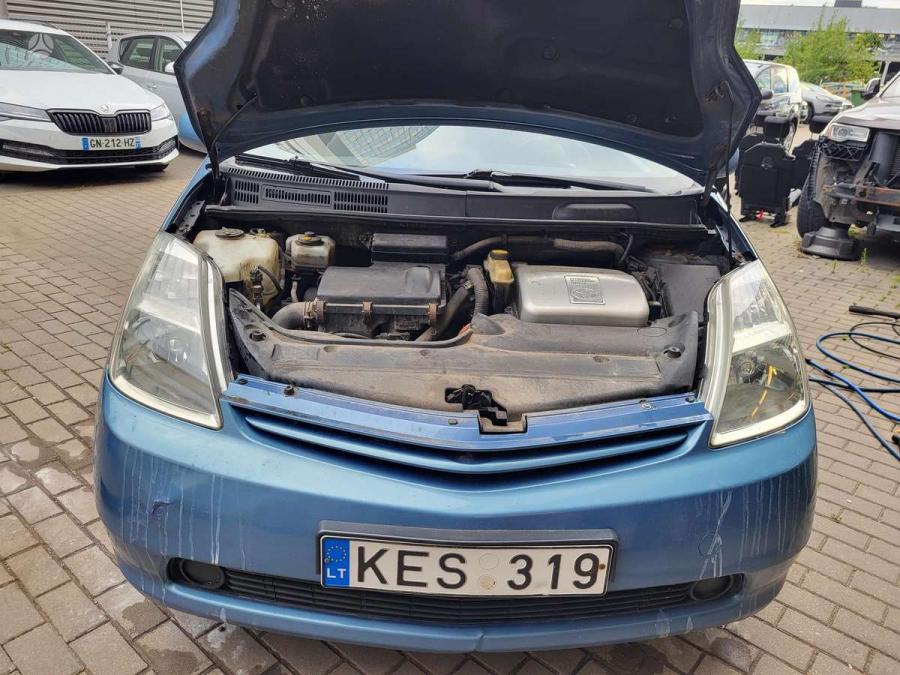 Blue Toyota Prius 2006 in Vilnius, with an engine capacity of 1.50 L and mileage of 330 thousand km for 2650 €, photo 12 on AUTOMOTO.COM.LV