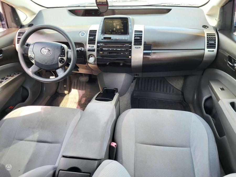 Blue Toyota Prius 2006 in Vilnius, with an engine capacity of 1.50 L and mileage of 330 thousand km for 2650 €, photo 13 on AUTOMOTO.COM.LV