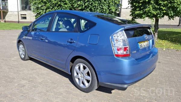 Blue Toyota Prius 2006 in Riga, with an engine capacity of 1.50 L and mileage of 262 thousand km for 3200 €, photo 6 on AUTOMOTO.COM.LV