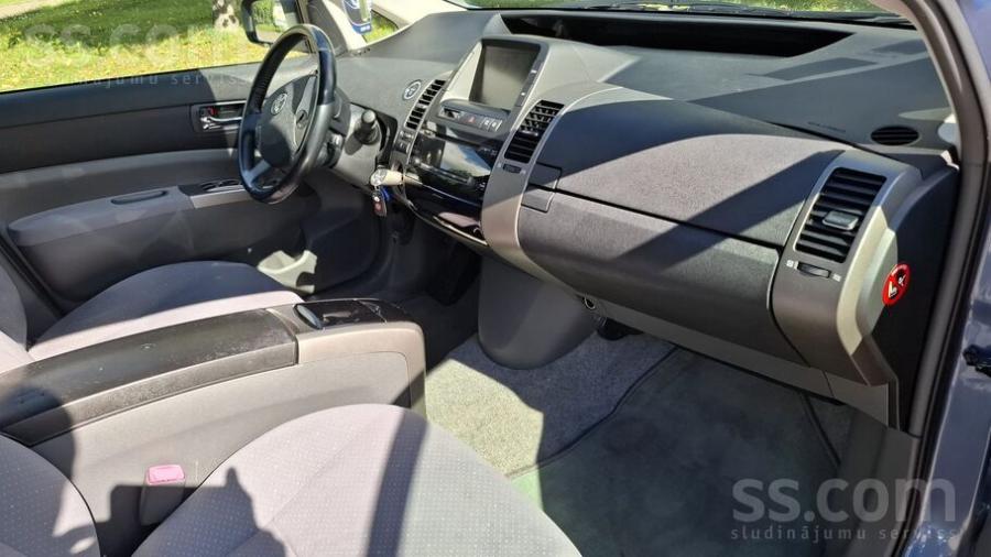 Zils Toyota Prius 2006 Rīga, ar dzinēja tilpumu 1.50 L un nobraukumu 262 tūkst. km par 3200 €, foto 24 vietnē AUTOMOTO.COM.LV
