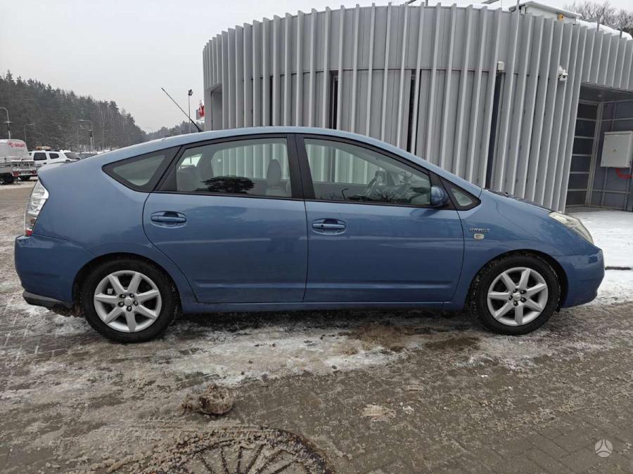 Zils Toyota Prius 2007 Viļņa, ar dzinēja tilpumu 1.50 L un nobraukumu 272 tūkst. km par 4500 €, foto 4 vietnē AUTOMOTO.COM.LV