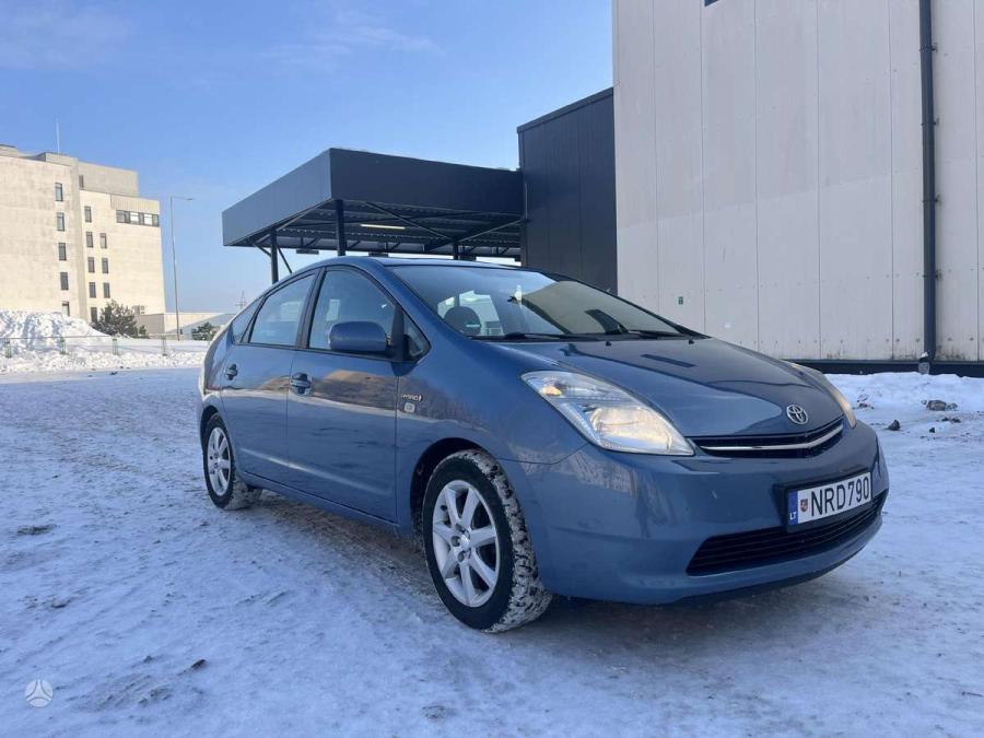 Blue Toyota Prius 2007 in Vilnius, with an engine capacity of 1.50 L and mileage of 320 thousand km for 4450 €, photo 3 on AUTOMOTO.COM.LV
