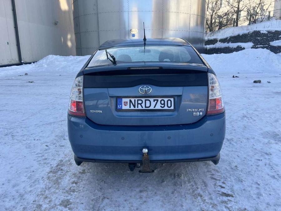 Blue Toyota Prius 2007 in Vilnius, with an engine capacity of 1.50 L and mileage of 320 thousand km for 4450 €, photo 6 on AUTOMOTO.COM.LV