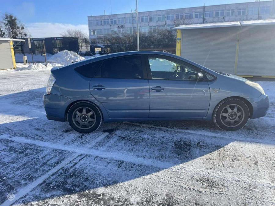 Blue Toyota Prius 2007 in Kaunas, with an engine capacity of 1.50 L and mileage of 308 thousand km for 3200 €, photo 4 on AUTOMOTO.COM.LV