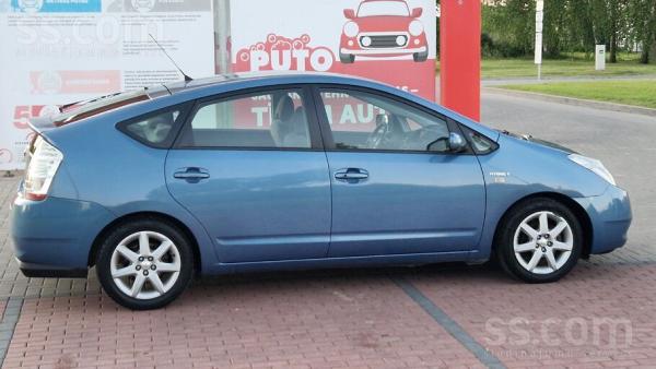 Blue Toyota Prius 2007 in Jelgava, with an engine capacity of 1.50 L and mileage of 418 thousand km for 2550 €, photo 7 on AUTOMOTO.COM.LV