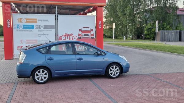 Blue Toyota Prius 2007 in Jelgava, with an engine capacity of 1.50 L and mileage of 418 thousand km for 2550 €, photo 8 on AUTOMOTO.COM.LV