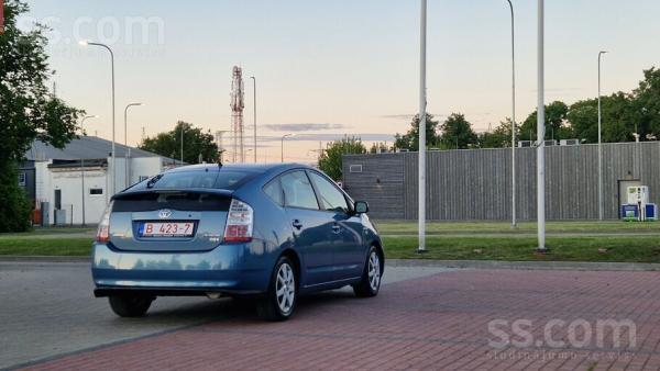 Blue Toyota Prius 2007 in Jelgava, with an engine capacity of 1.50 L and mileage of 418 thousand km for 2550 €, photo 10 on AUTOMOTO.COM.LV