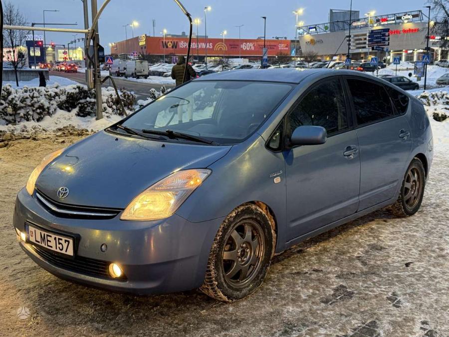 Blue Toyota Prius 2008 in Vilnius, with an engine capacity of 1.50 L and mileage of 350 thousand km for 3150 €, photo 2 on AUTOMOTO.COM.LV