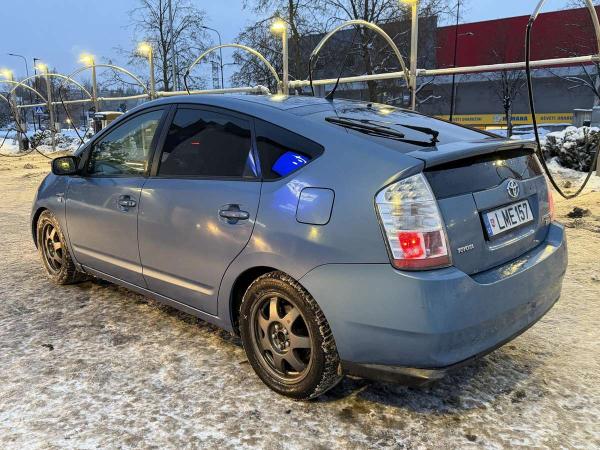 Zils Toyota Prius 2008 Viļņa, ar dzinēja tilpumu 1.50 L un nobraukumu 350 tūkst. km par 3150 €, foto 4 vietnē AUTOMOTO.COM.LV