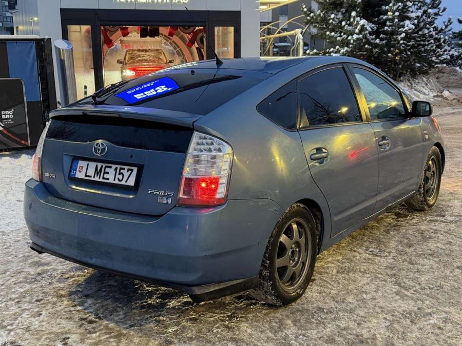 Blue Toyota Prius 2008 in Vilnius, with an engine capacity of 1.50 L and mileage of 350 thousand km for 3150 €, photo 6 on AUTOMOTO.COM.LV