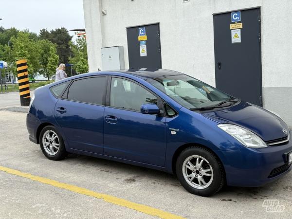 Blue Toyota Prius 2009 in Vilnius, with an engine capacity of 1.50 L and mileage of 450 thousand km for 2750 €, photo 4 on AUTOMOTO.COM.LV