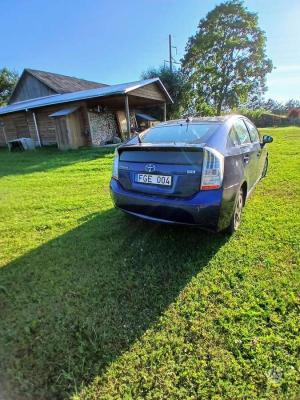 Blue Toyota Prius 2009 in Alytus, with an engine capacity of 0.00 L and mileage of 270 thousand km for 4200 €, photo 4 on AUTOMOTO.COM.LV