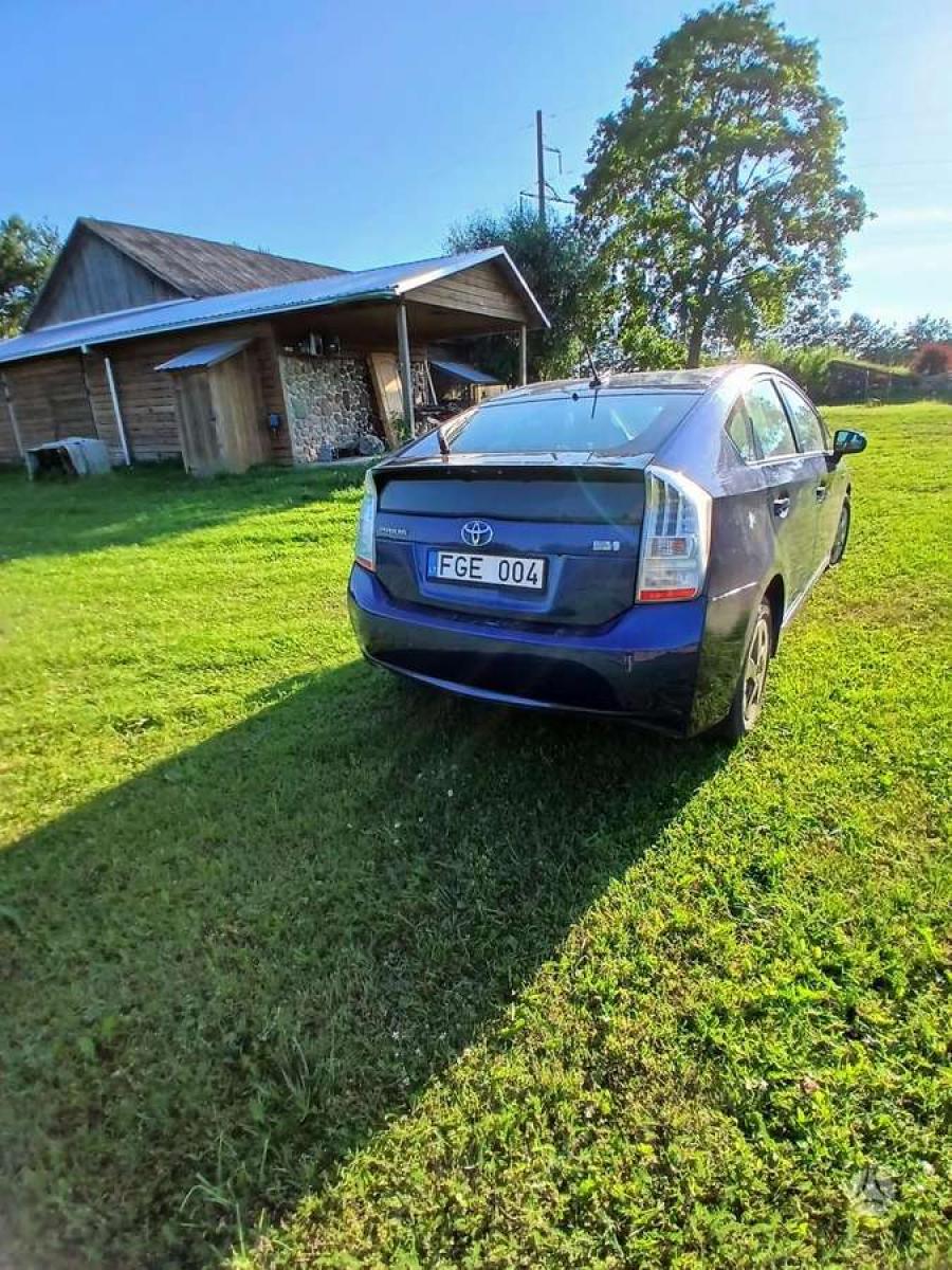 Blue Toyota Prius 2009 in Alytus, with an engine capacity of 0.00 L and mileage of 270 thousand km for 4200 €, photo 4 on AUTOMOTO.COM.LV