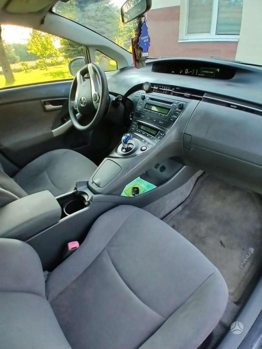 Blue Toyota Prius 2009 in Alytus, with an engine capacity of 0.00 L and mileage of 270 thousand km for 4200 €, photo 7 on AUTOMOTO.COM.LV