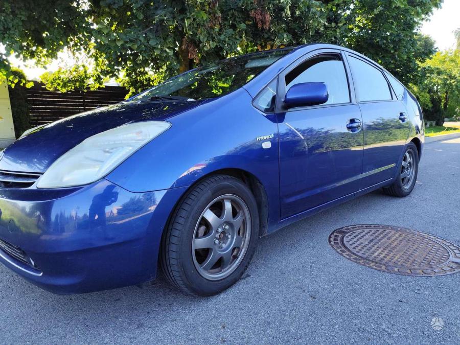 Blue Toyota Prius 2009 in Klaipeda, with an engine capacity of 1.50 L and mileage of 300 thousand km for 4350 €, photo 12 on AUTOMOTO.COM.LV