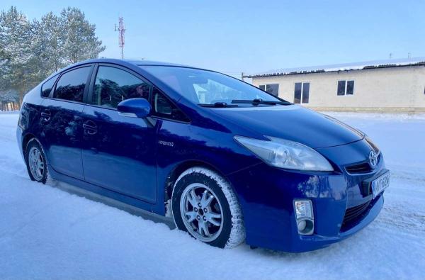 Blue Toyota Prius 2010 in Marijampole, with an engine capacity of 1.80 L and mileage of 350 thousand km for 5300 €, photo 2 on AUTOMOTO.COM.LV