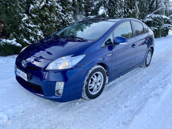 Blue Toyota Prius 2010 in Marijampole, with an engine capacity of 1.80 L and mileage of 350 thousand km for 5300 €, photo 3 on AUTOMOTO.COM.LV