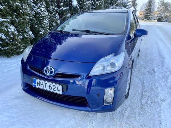 Blue Toyota Prius 2010 in Marijampole, with an engine capacity of 1.80 L and mileage of 350 thousand km for 5300 €, photo 6 on AUTOMOTO.COM.LV
