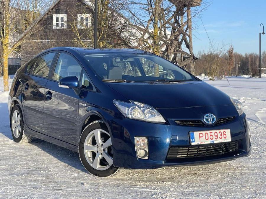 Blue Toyota Prius 2010 in Siauliai, with an engine capacity of 1.80 L and mileage of 183 thousand km for 6950 €, photo 1 on AUTOMOTO.COM.LV