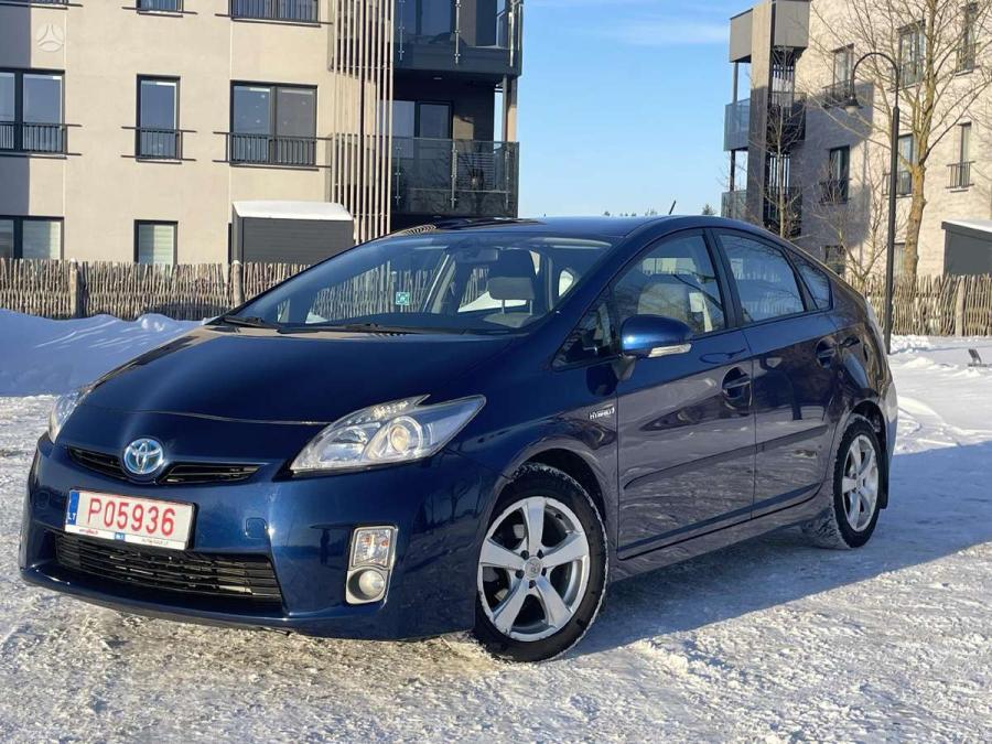 Blue Toyota Prius 2010 in Siauliai, with an engine capacity of 1.80 L and mileage of 183 thousand km for 6950 €, photo 2 on AUTOMOTO.COM.LV