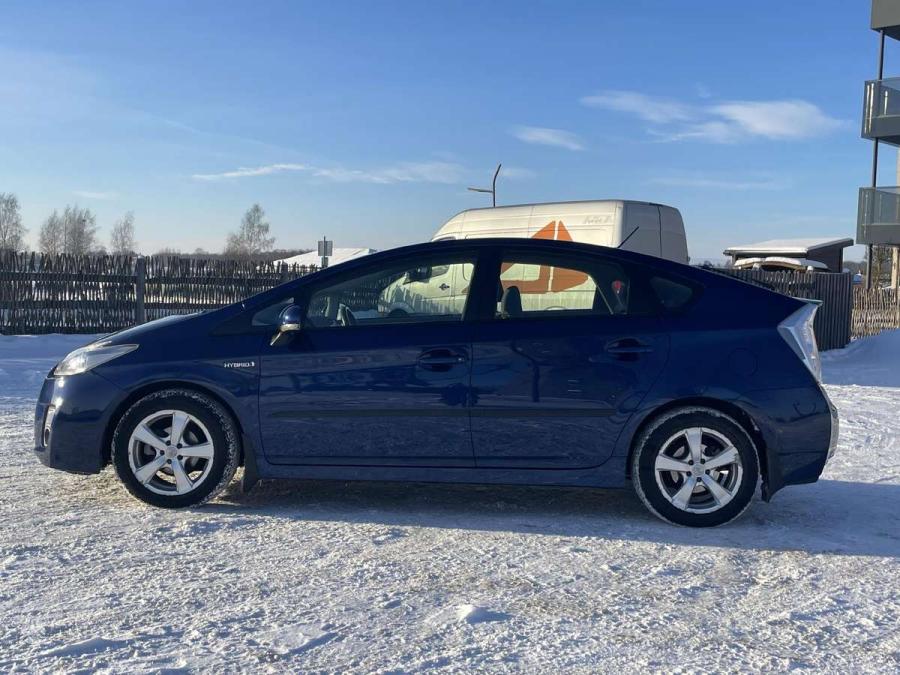 Blue Toyota Prius 2010 in Siauliai, with an engine capacity of 1.80 L and mileage of 183 thousand km for 6950 €, photo 5 on AUTOMOTO.COM.LV