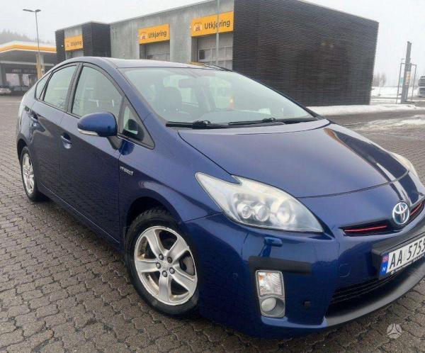 Blue Toyota Prius 2010 in Marijampole, with an engine capacity of 1.80 L and mileage of 292 thousand km for 4200 €, photo 1 on AUTOMOTO.COM.LV